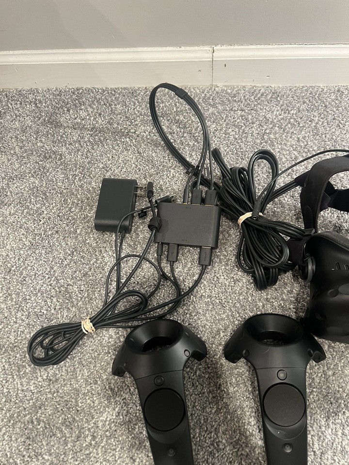 HTC VIVE Virtual Reality VR Headset with cables & Link box, Excellent ...