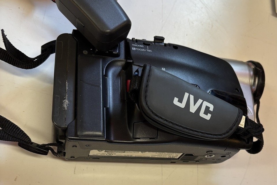 JVC Camcorder GR-SXM260U - Extra Battery, AV Cables, Shoulder Strap ...