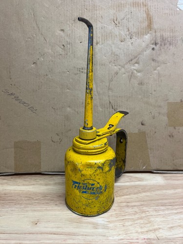 Vintage Trustworthy Yellow Oil Can Oiler Nozzle Spout Metal Dispenser ...