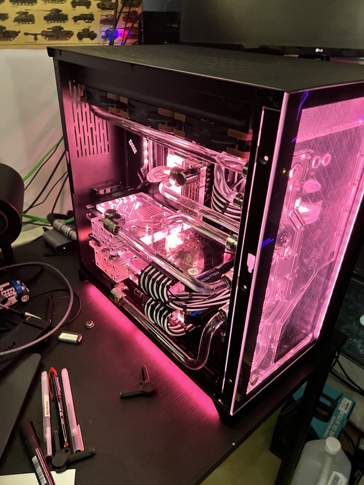Razer O11D Custom Loop - 5950x, 64gb ddr4 Ram, EVGA RTX 3090&3080Ti ...