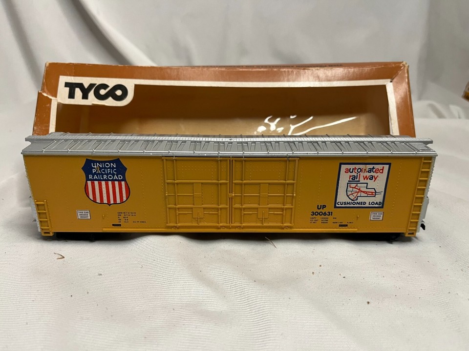 Vintage Tyco Train Lot of 24 in Original Boxes Engine Cars Hopper Boom ...
