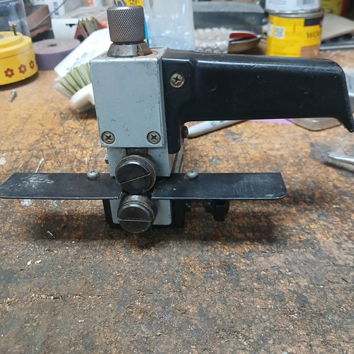 Virtuee CO15E Portable Handheld Laminate Cutter Made in Spain (DH-1LC ...