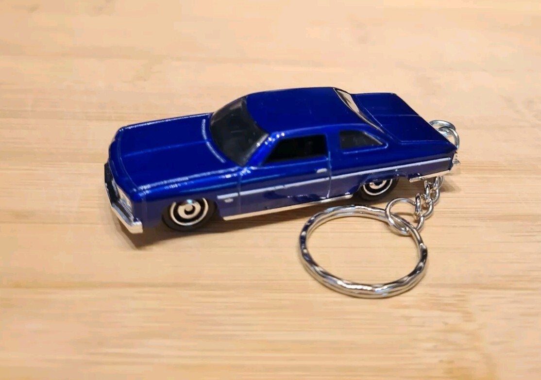 1/64 DIECAST MODEL CAR KEYCHAIN KEYRING 1975 CHEVY CAPRICE | eBay
