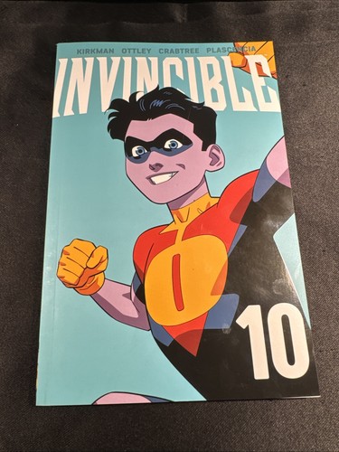 Invincible Volume 10 (New Edition) Paperback by Robert Kirkman Image ...