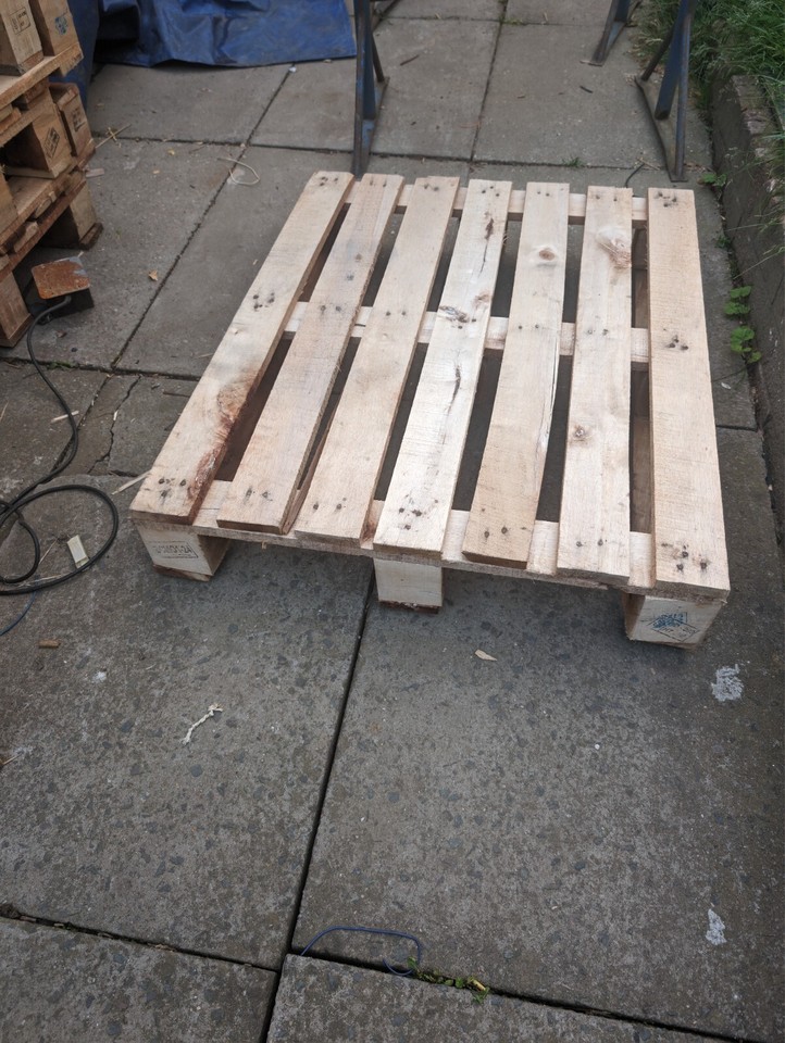 16 Strong Wooden Pallets 970x780mm Fencing Cladding warehouse Delivery ...