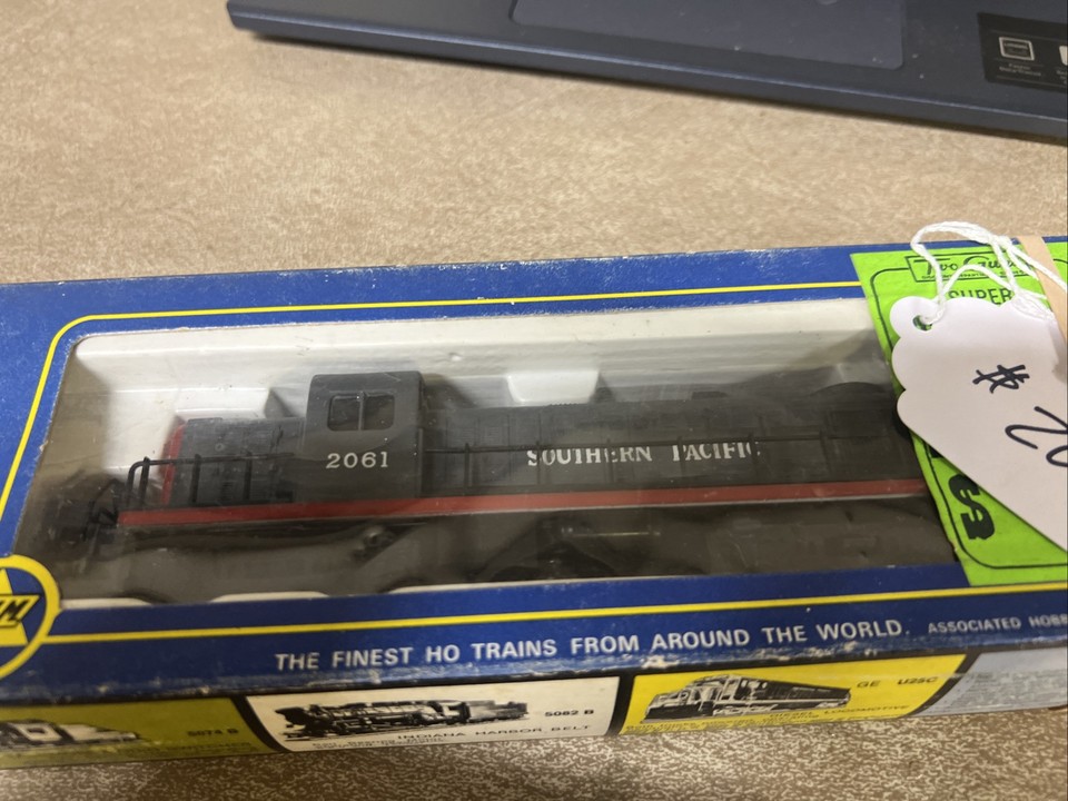 AHM HO ALCO RS2 switcher Southern Pacific #2061, NIB | eBay