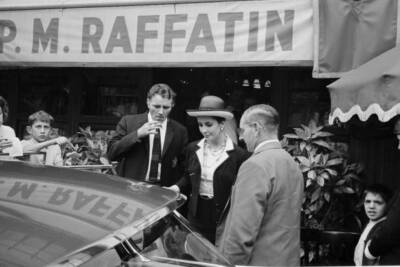 Elizabeth Taylor Richard Burton in Paris on September 9 1963 France Old ...