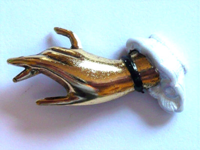 Wonderful Hand Metal Shank Button 1-1/4"x5/8" Gold Toned Hand / Arm ...