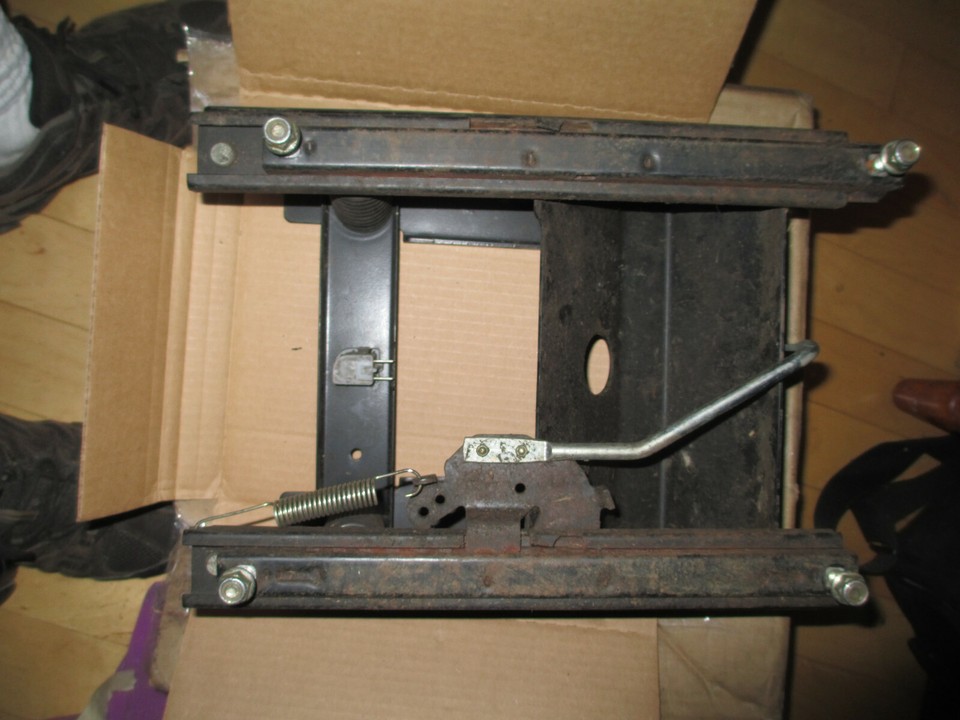 John Deere 325 345 320 260 285 Seat Mount Suspension Bracket M116411 ...
