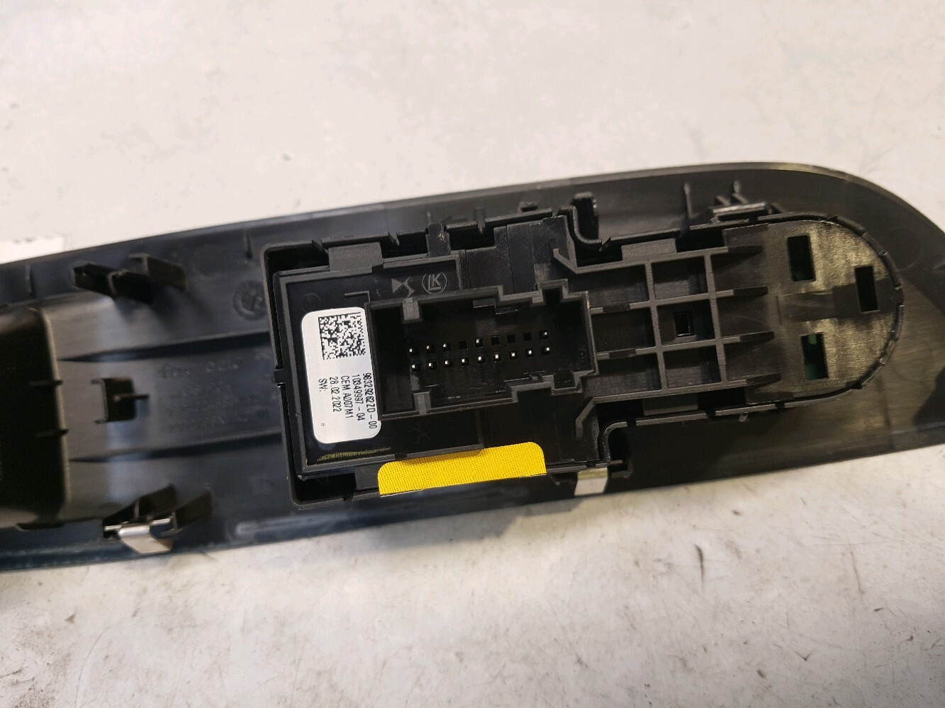 Platine de commande lève-vitre gauche 96783350ZD - PEUGEOT 208 2 1.5 ...