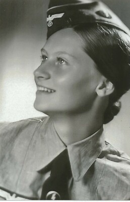 WW II - German Photo -- - German Helferin Female Soldiers | eBay