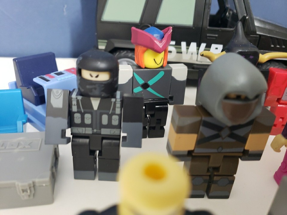 ROBLOX JAILBREAK SWAT UNIT SERIES TOY ( Lot of 23 mini-figures ) Truck ...