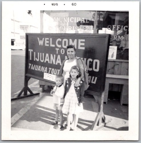 P7 Photo Family Vacation Portrait Welcome to Tijuana Mexico Sign 3.5 x ...