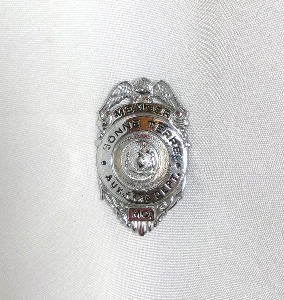 MEMBER AUX. FIRE DEPT Obsolete Metal Badge, Bonne Terre, Missouri ...