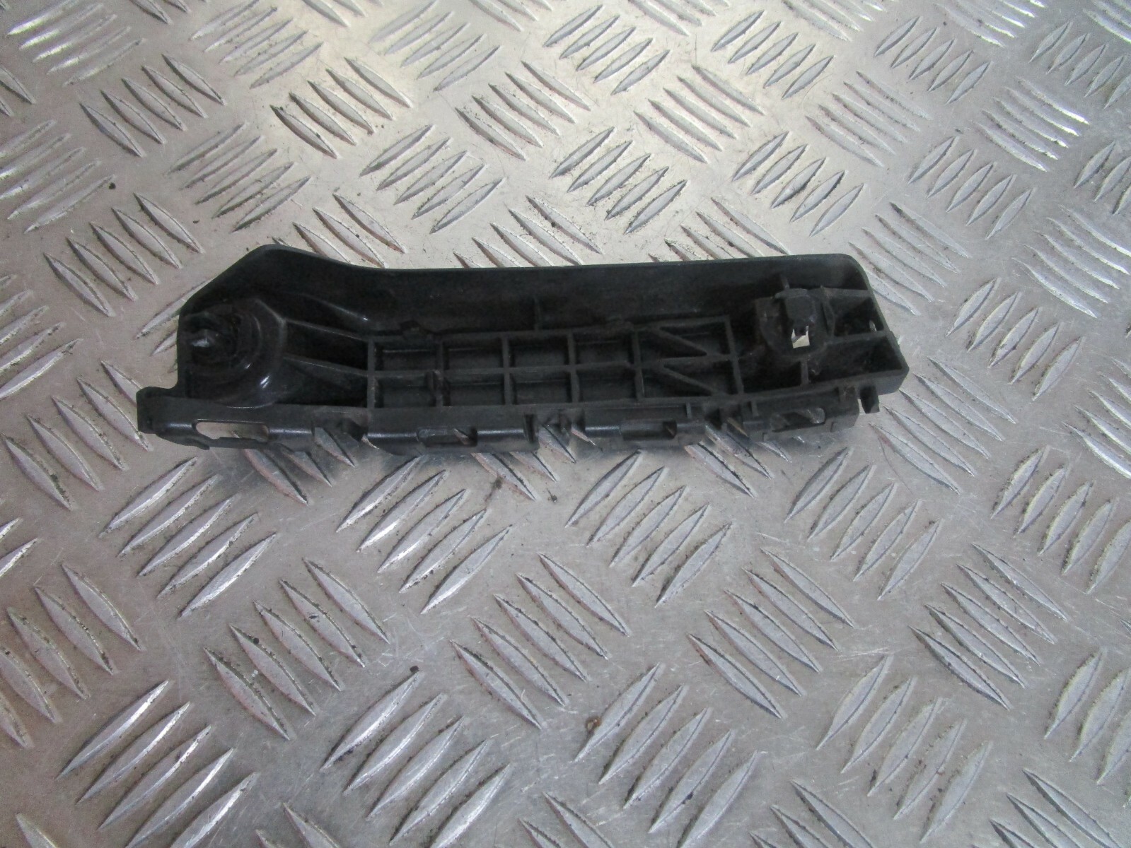 2011-2016 GENUINE TOYOTA YARIS HYBRID FRONT BUMPER LH SIDE RETAINER ...