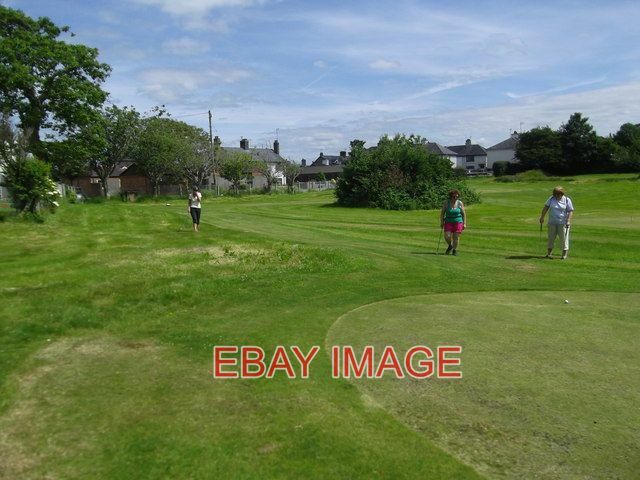 PHOTO MINI GOLF COURSE AT CRICCIETH ADJACENT TO THE BOWLS GREEN AND ...