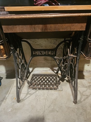 1901 Singer Cast Iron Sewing Machine Black Table Base Wheel And Belt ...
