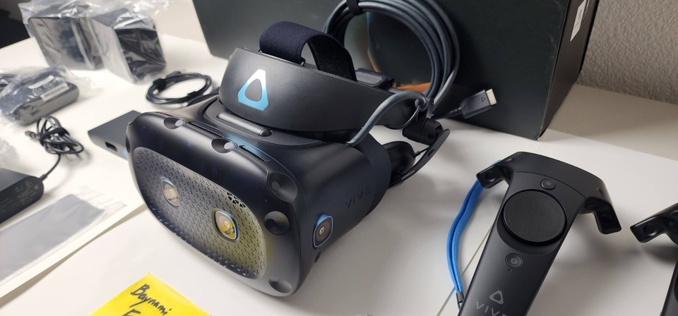 HTC Vive Cosmos Elite VR Headset Kit + NEW 2 Controllers & 2 NEW Base ...