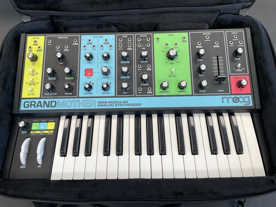 Moog Grandmother Semi-Modular Analog Synthesizer and Step Sequencer ...