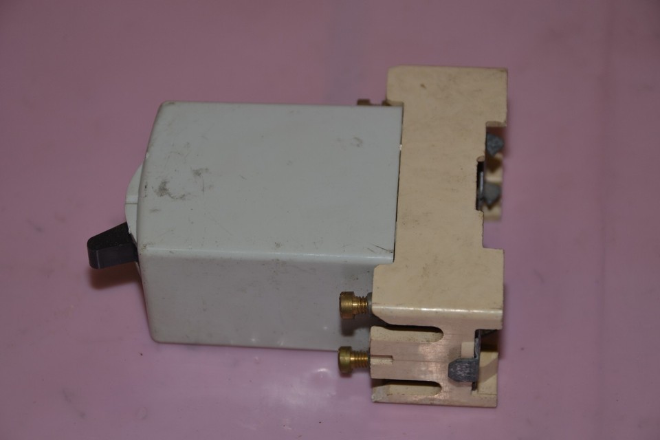 SIEMENS SG 16A SG16A 250V 380V CIRCUIT BREAKER | eBay