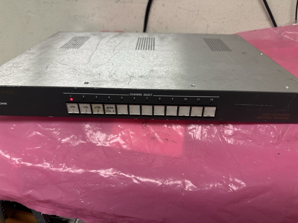 Videotek RS-12HD HD Video Routing Switcher BNC Broadcast Pro AV Tested ...