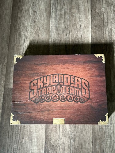 Skylanders Trap Team Lot 7 Crystals plus Collector Chase Storage Case ...