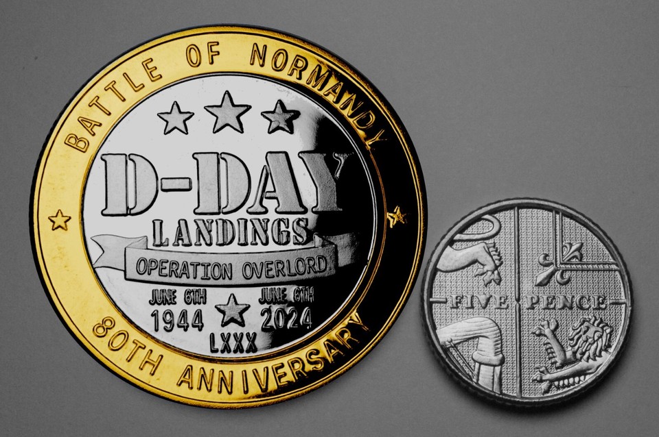 D-DAY LANDINGS 80th Anniversary Silver & 24ct Gold Coin. WW2/NORMANDY ...