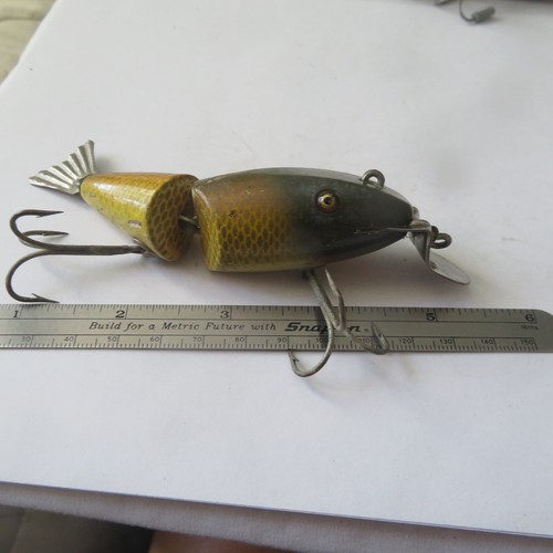 FISHING LURE CREEK CHUB 3½" WOOD JOINTED WIGGLE FISH GLASS EYES GOLD ...