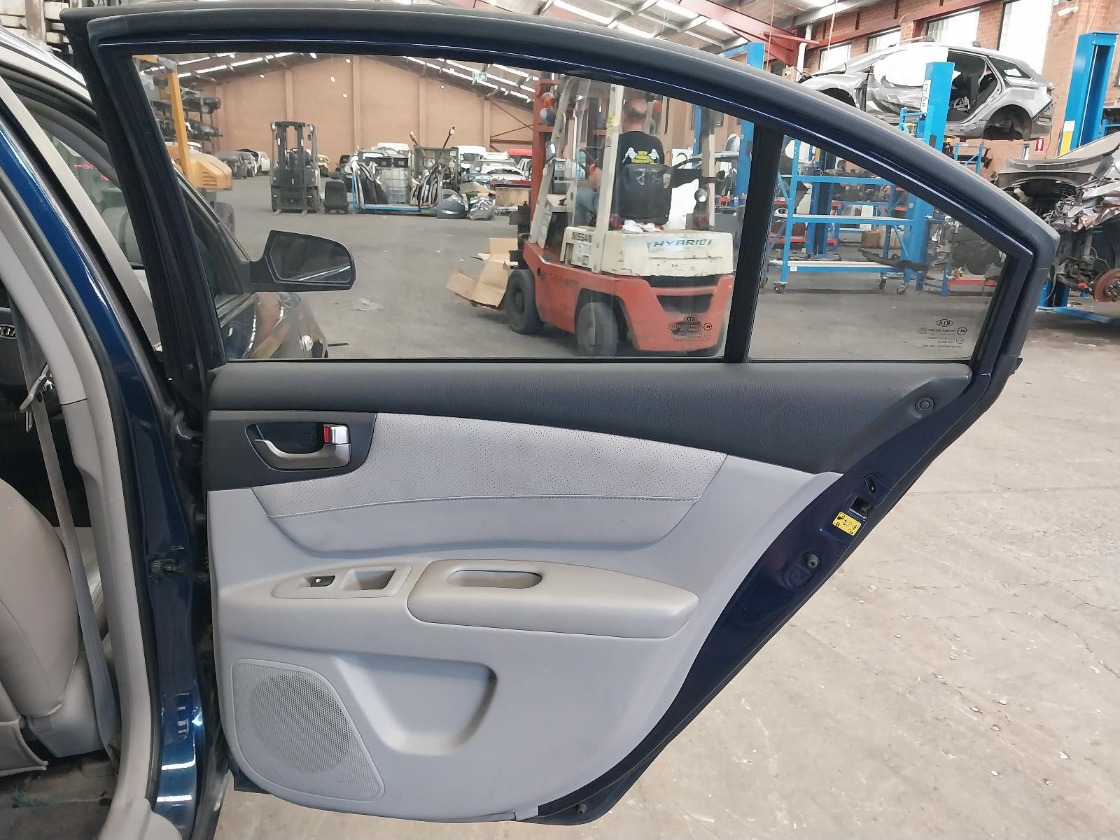 KIA MAGENTIS RIGHT REAR DOOR SHELL MG BLUE 08/2006-03/2010 736394 | eBay