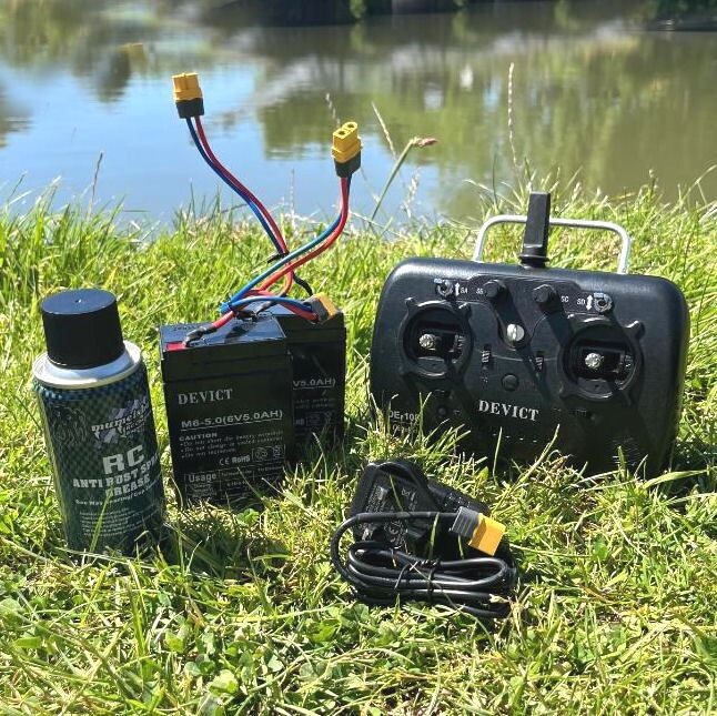 CARP FISHING BAIT BOAT LAKE REAPER NOW FITTED WITH NEW TOP QUAILTY FISH ...