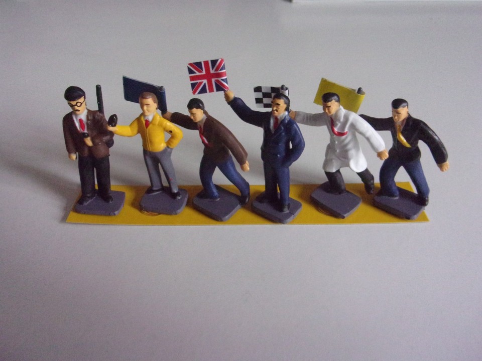 6 CORGI TOYS RACE TRACK OFFICIALS FIGURES. RE-ISSUE CORGI WITH BOX ...