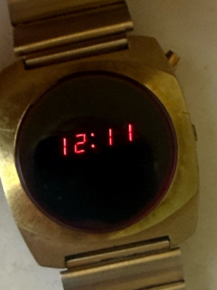 Vintage Men’s Red LED Watch Gold Tone Maker Unknown. WORKING LOOK!!! | eBay