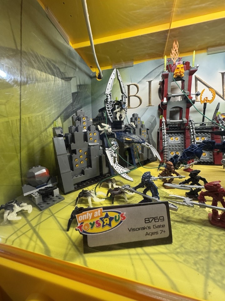 2004 LEGO Bionicles Toys ‘R’ Us Display Set - VERY RARE 25% to Charity ...