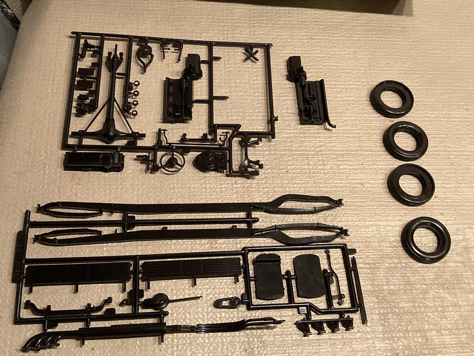 Monogram The Classic Duesenberg Town Car Model - 1/24 Scale Kit# 7549 ...