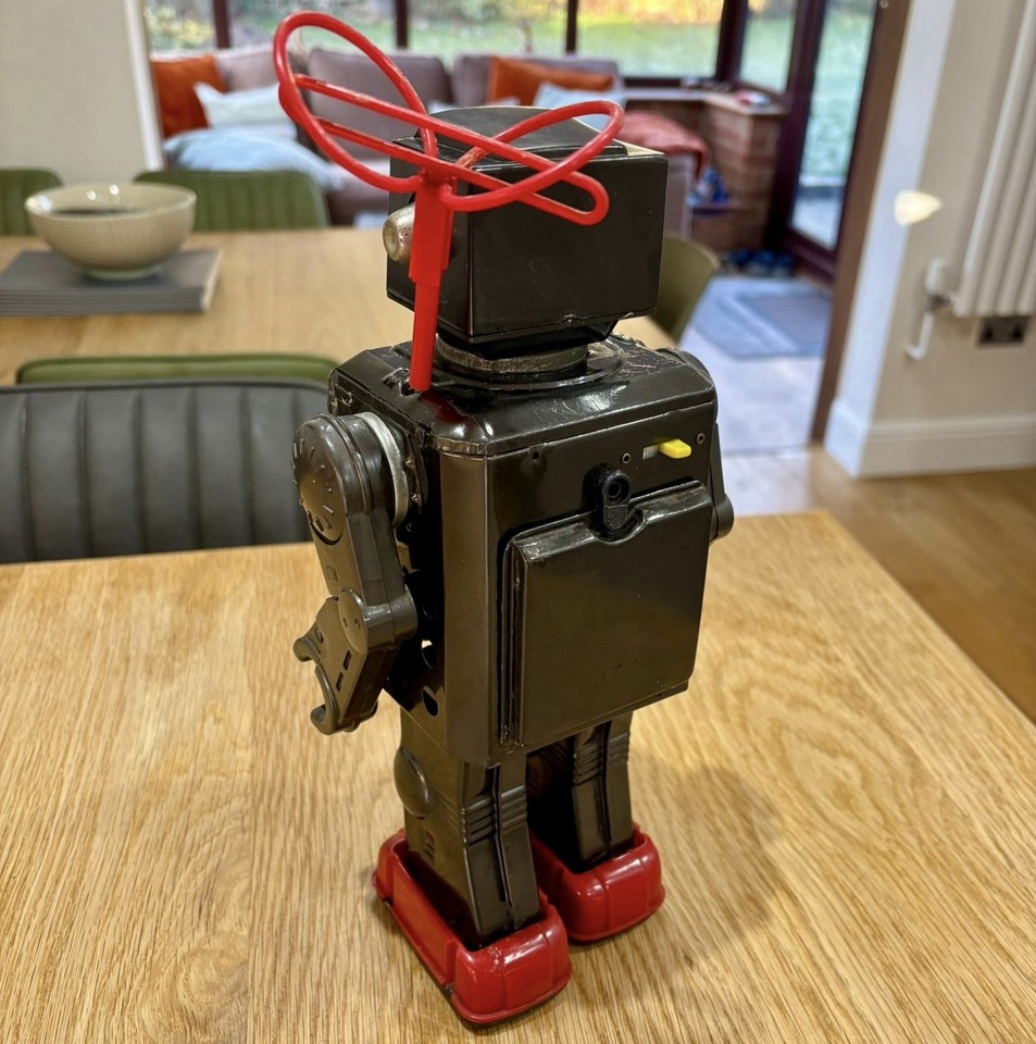 1960s Horikawa S.H Japan Tin Battery Operated Space DINOSAUR TV Robot ...
