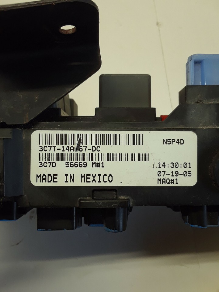 2002-2004 FORD EXCURSION INTERIOR FUSE BOX RELAY DASH FUSEBOX 3C7T ...