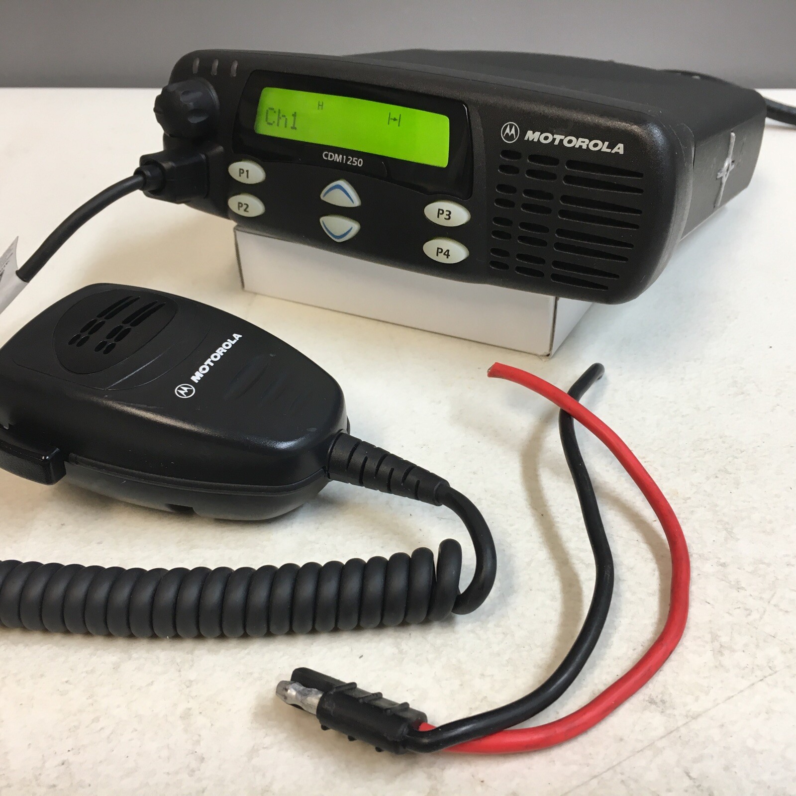 Motorola CDM1250 VHF 136-174MHZ 64ch 45watt mobile radio AAM25KKD9AA2AN ...