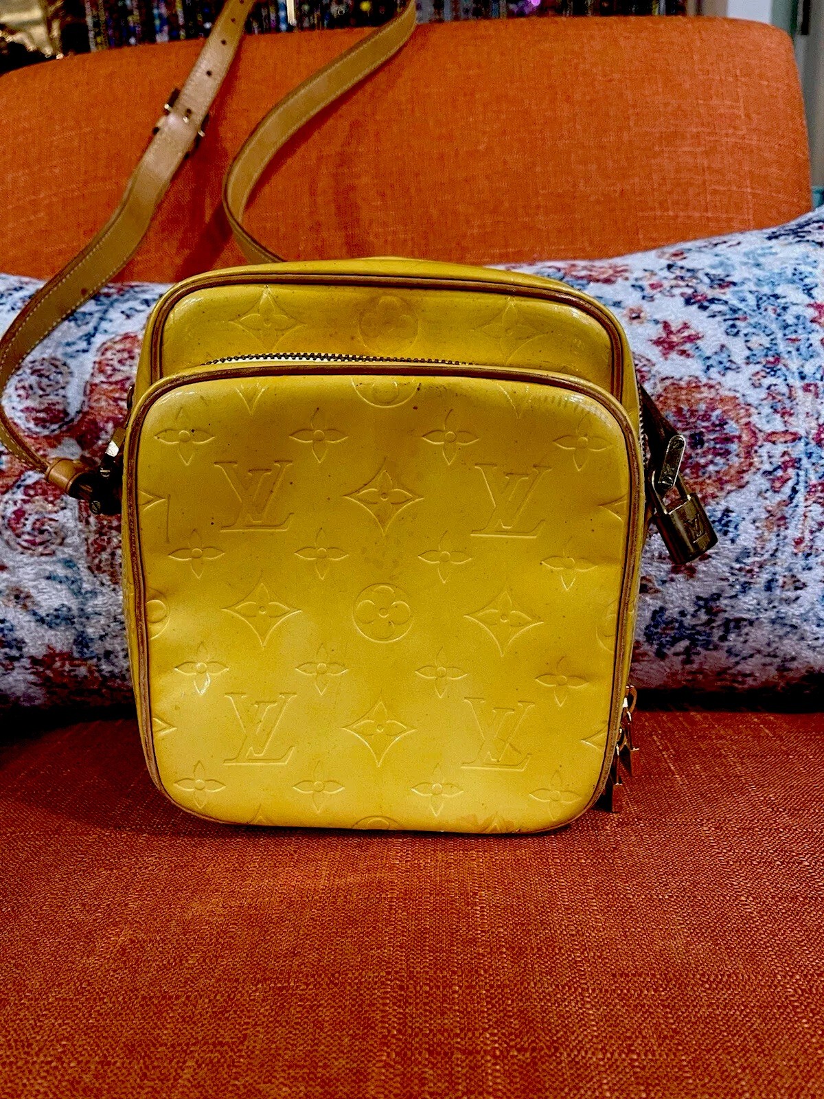 Louis Vuitton Cross Body Bag - Gem