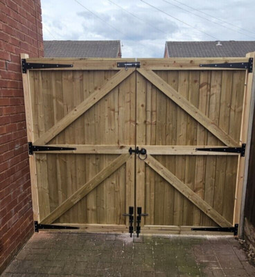 OFFSET Wooden Garden Gates Driveway gates,Double Gates, Ironmongery kit ...