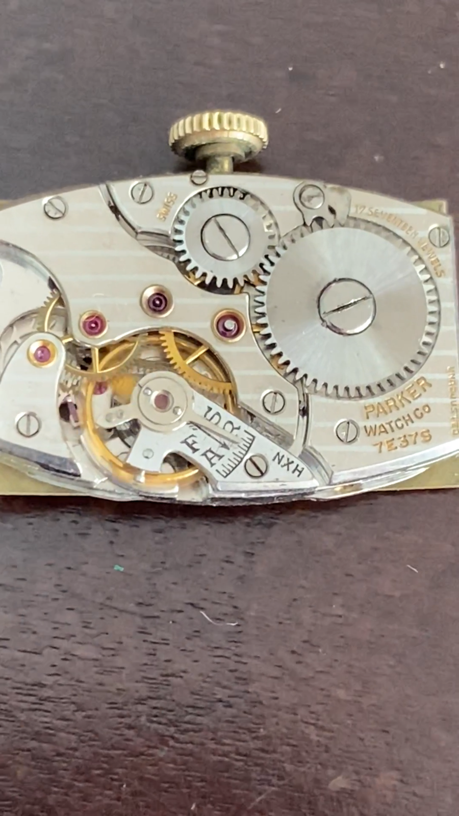 VINTAGE MEN'S PARKER WATCH CO. WRIST WATCH, CURVEX, CAL,7E37S, KEEPING ...