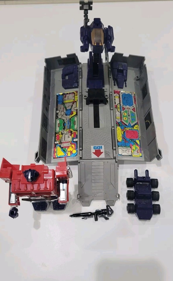 Vintage 1982 Hasbro Transformers G1 Optimus Prime - Just Missing 1 Hand ...