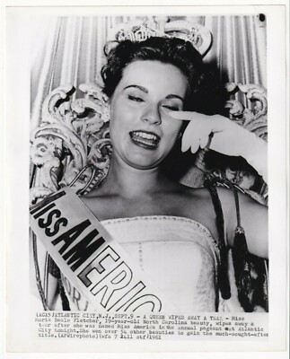 BEAUTY MISS AMERICA PAGEANT CROWNED MARIA BEALE FLETCHER 1961 PRESS ...