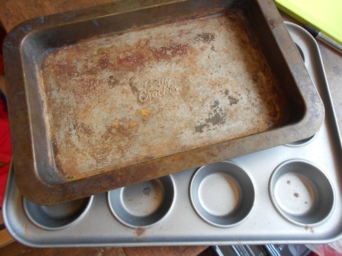 2 TINS BETTY CROCKER TRAY CAKE TIN 10" PATTY TINS BAKE METAL BUN ...