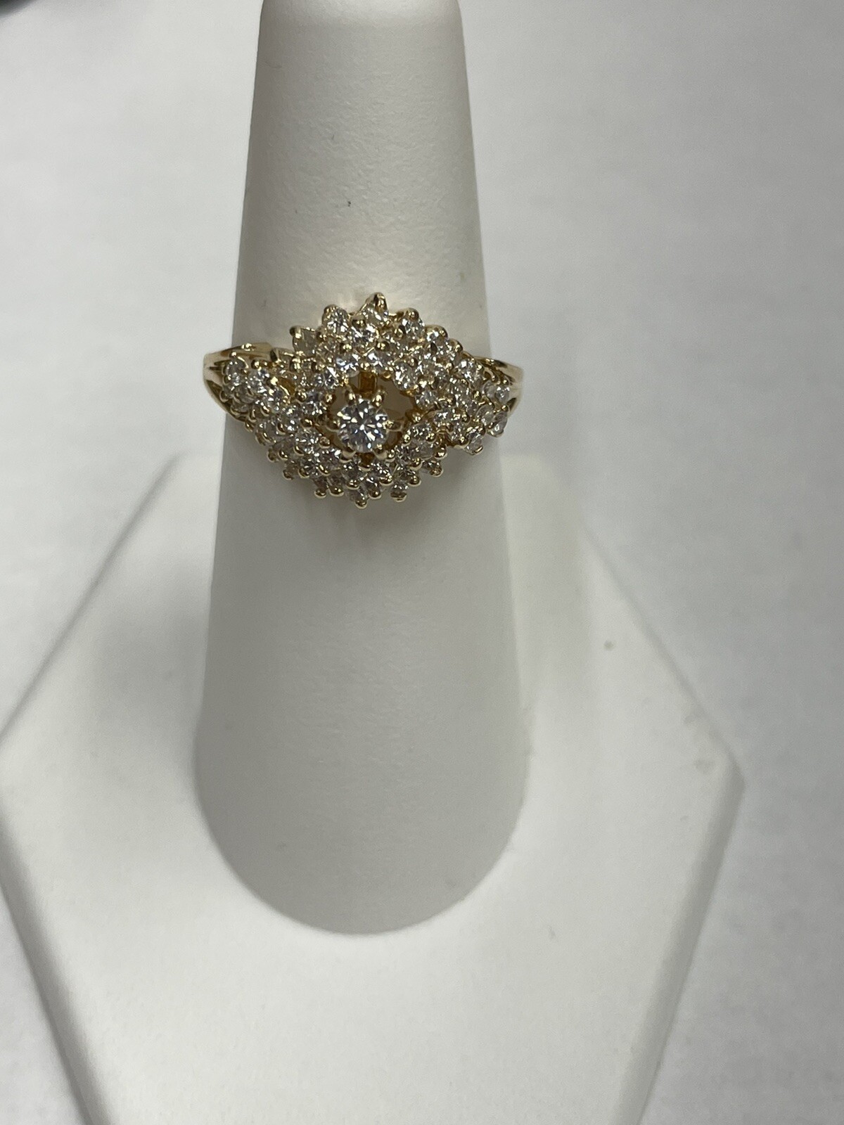 14K Yellow Gold Sparkly Diamond Cluster Ring Size 7 - Gem