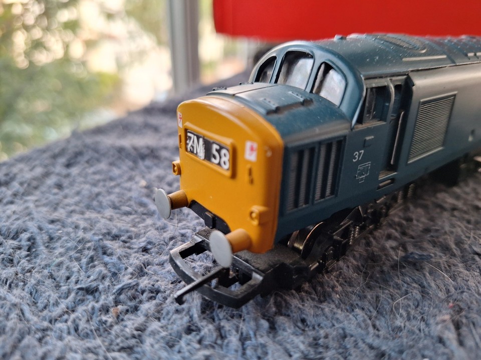 TRI-ANG R751 CL 37 DEISEL LOCO tested READ DETAILS, IN VGC. . REF-263 ...