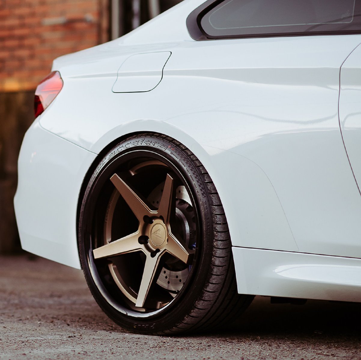 22" STAGGERED FERRADA FR3 22x9 22x10.5 BRONZE w/BLACK LIP CONCAVE ...