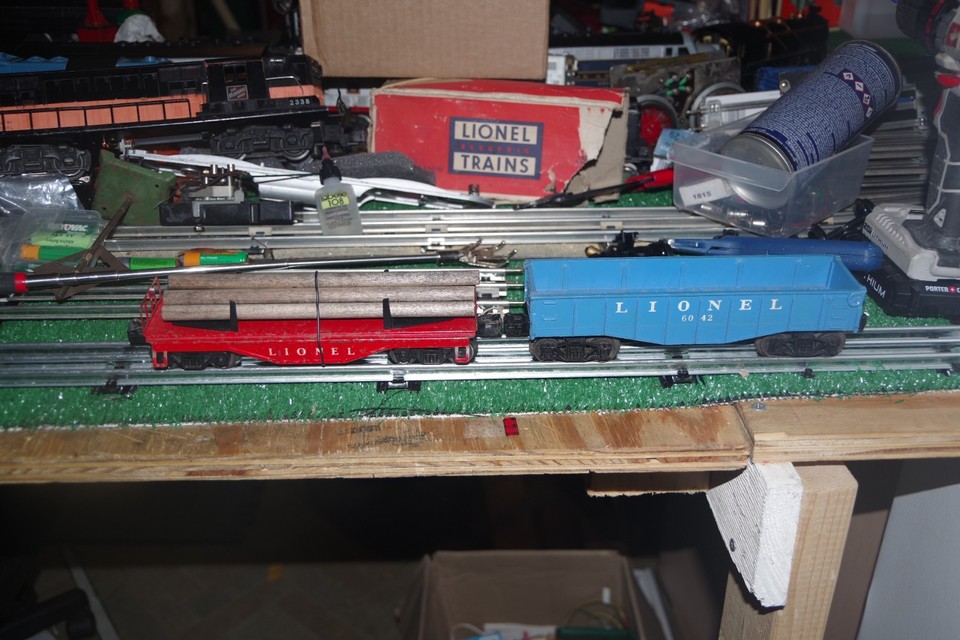 Lionel 6042 Light Blue Gondola & 6121 Red Flat Car With Wooden Poles ...