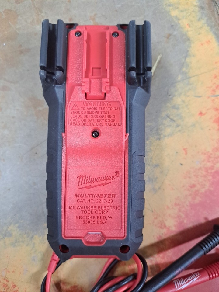 Milwaukee 2217-20 Digital Multimeter With Leads & Case (Mint) Free ...