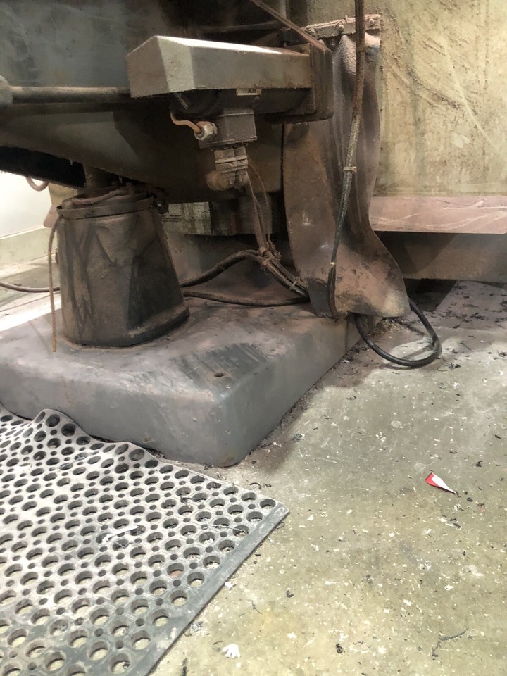 Bridgeport Boss R2E3 CNC Knee Mill Machine 2.0HP Powers Up and Jogs ...