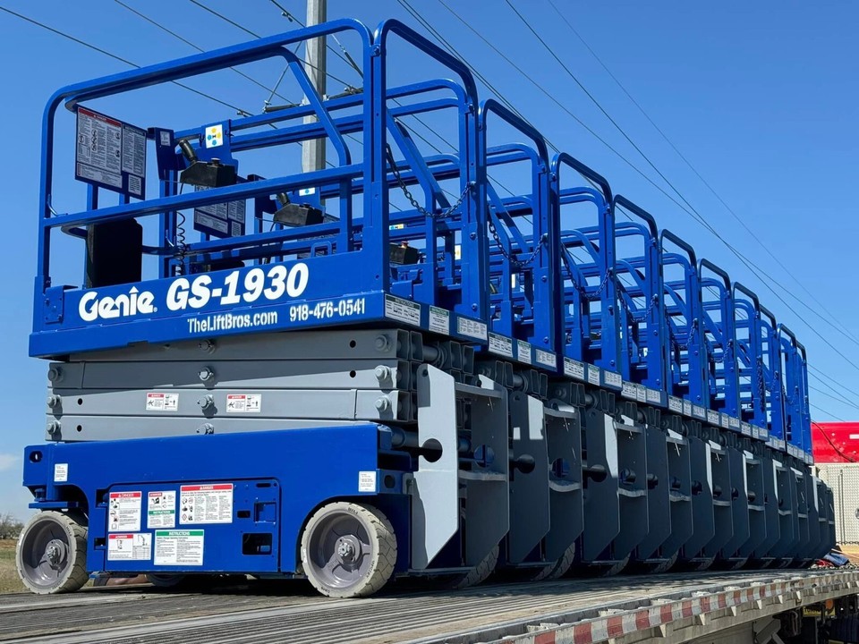 Lot of 10 Refurbished Scissor Lifts Genie GS1930 Aerial Lifts Skyjack ...